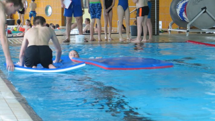 FF Sarstedt | Jugendliche entern Innerstebad